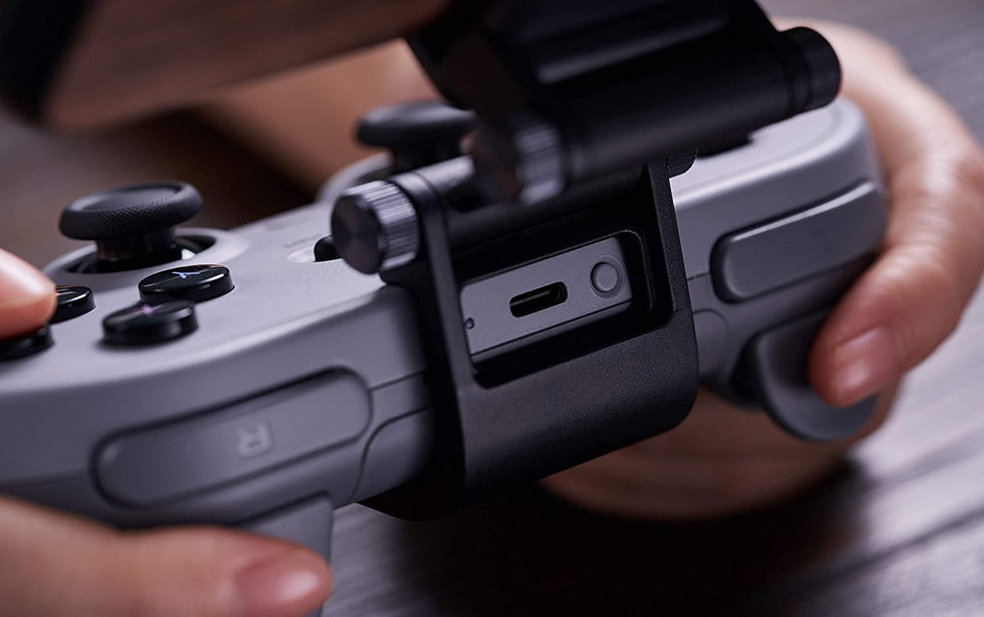 8Bitdo Mobile Clip Pro 2 - PlayGoSmart